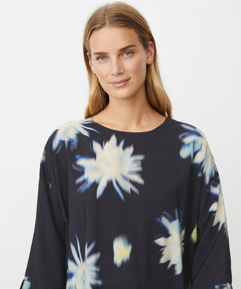 Køb viskose bluse fra MASAI i fed farver HER!